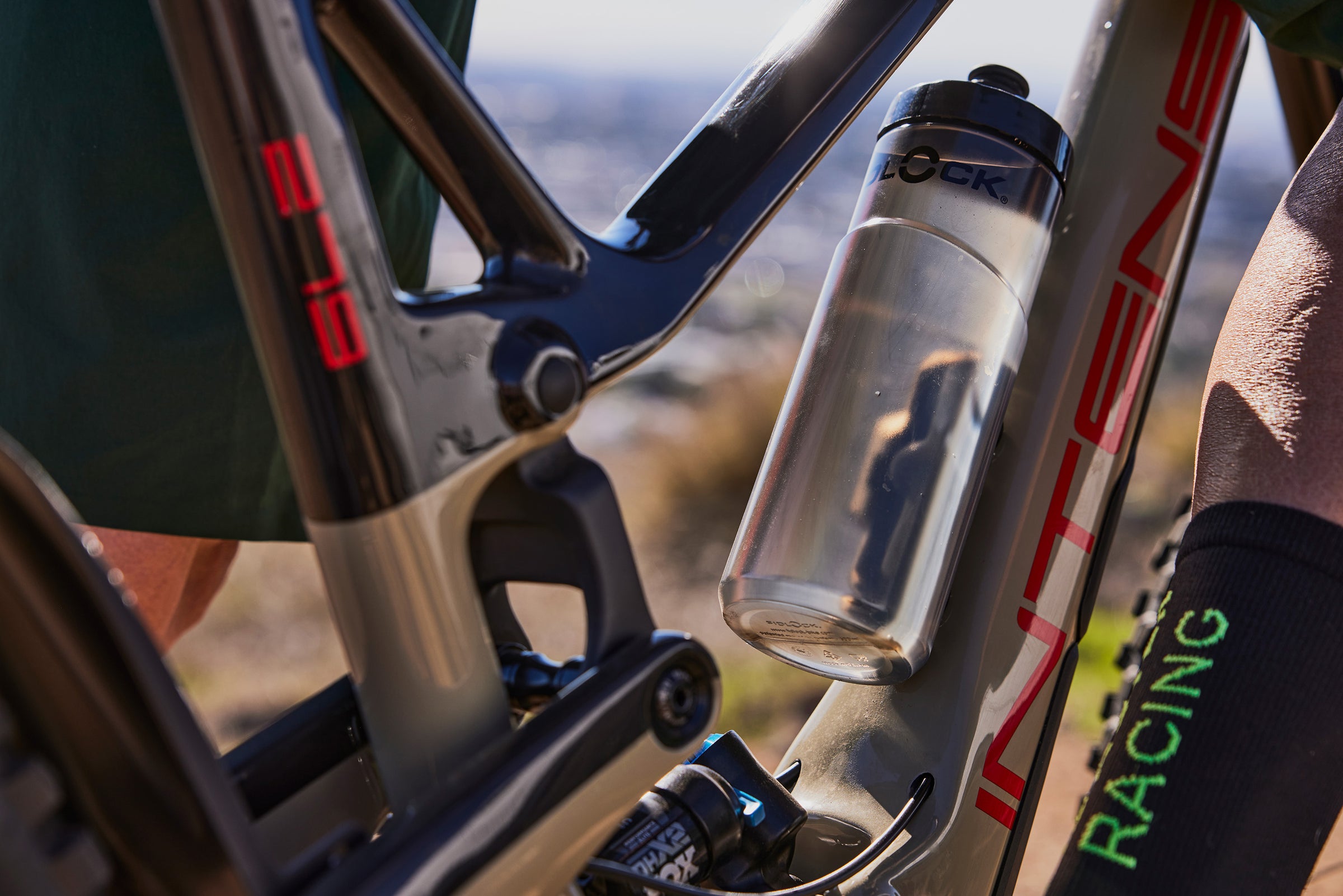 FIDLOCK USA | Simplifying Your World with Magnetic Closures